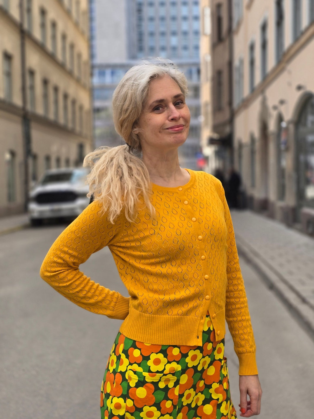 Färgglada klänningar och kläder i egendesignade mönster | Hos Rino